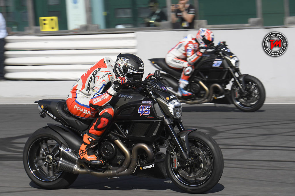 Diavel Drag Race by Shell Advance: un dragster mostruoso!