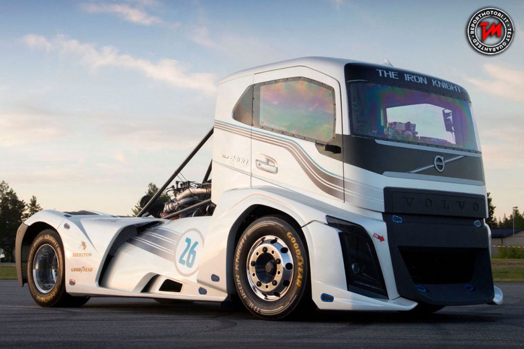 The Iron Knight di Volvo Trucks infrange due record mondiali di velocità