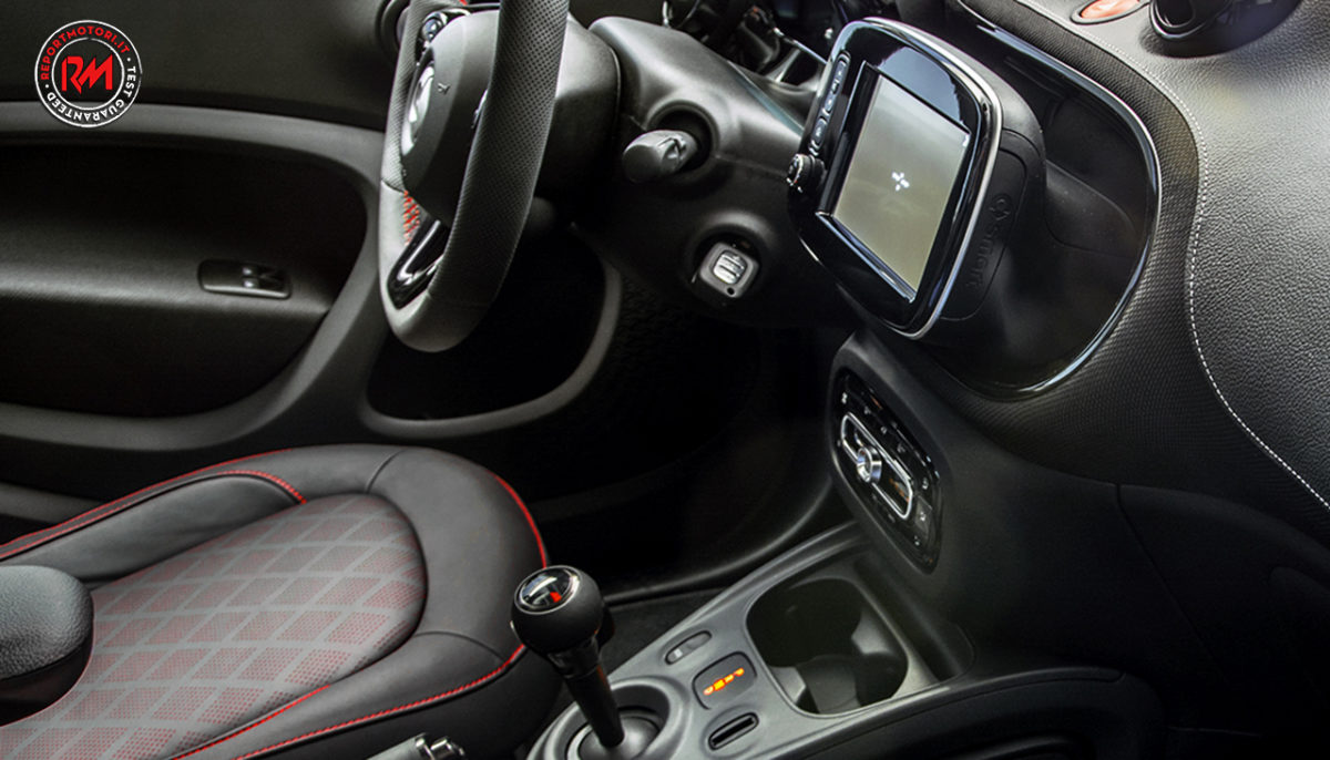 Solo 200 esemplari per la smart fortwo pureblack - ReportMotori.it