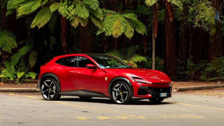 Ferrari Purosangue: motore, prestazioni, autonomia, foto